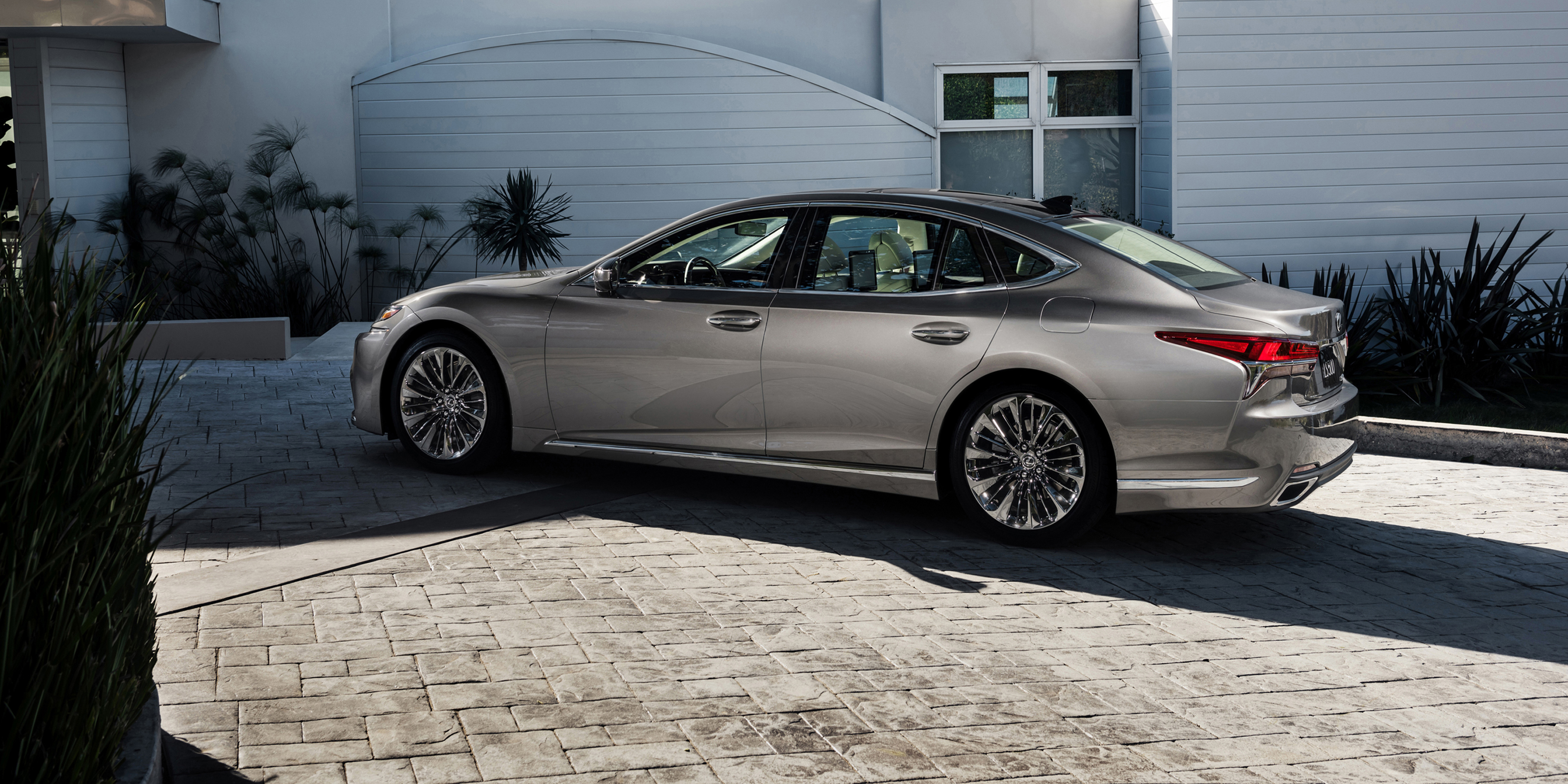 Lexus LS Review | carwow