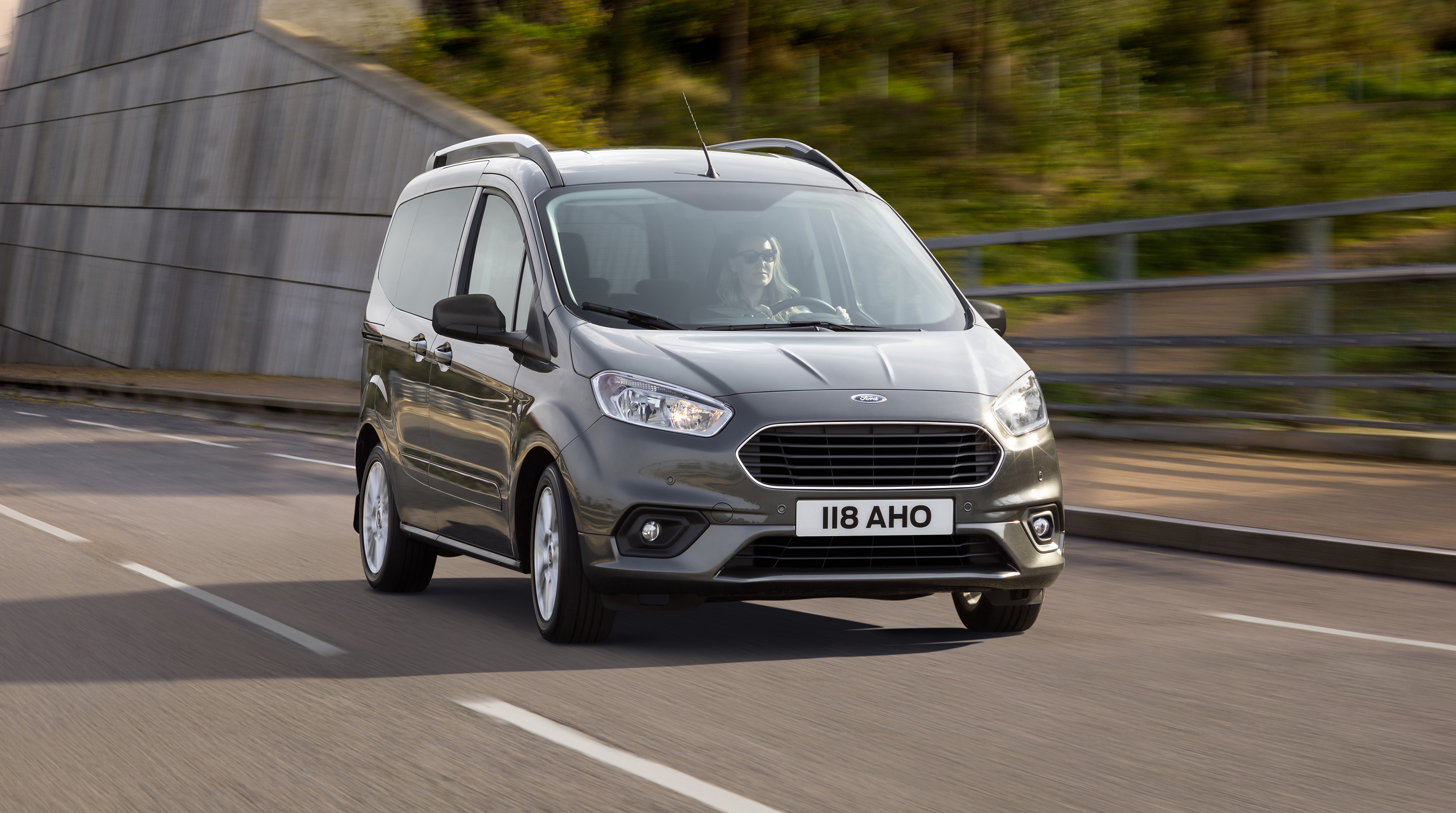 New Ford Tourneo Connect Review | carwow