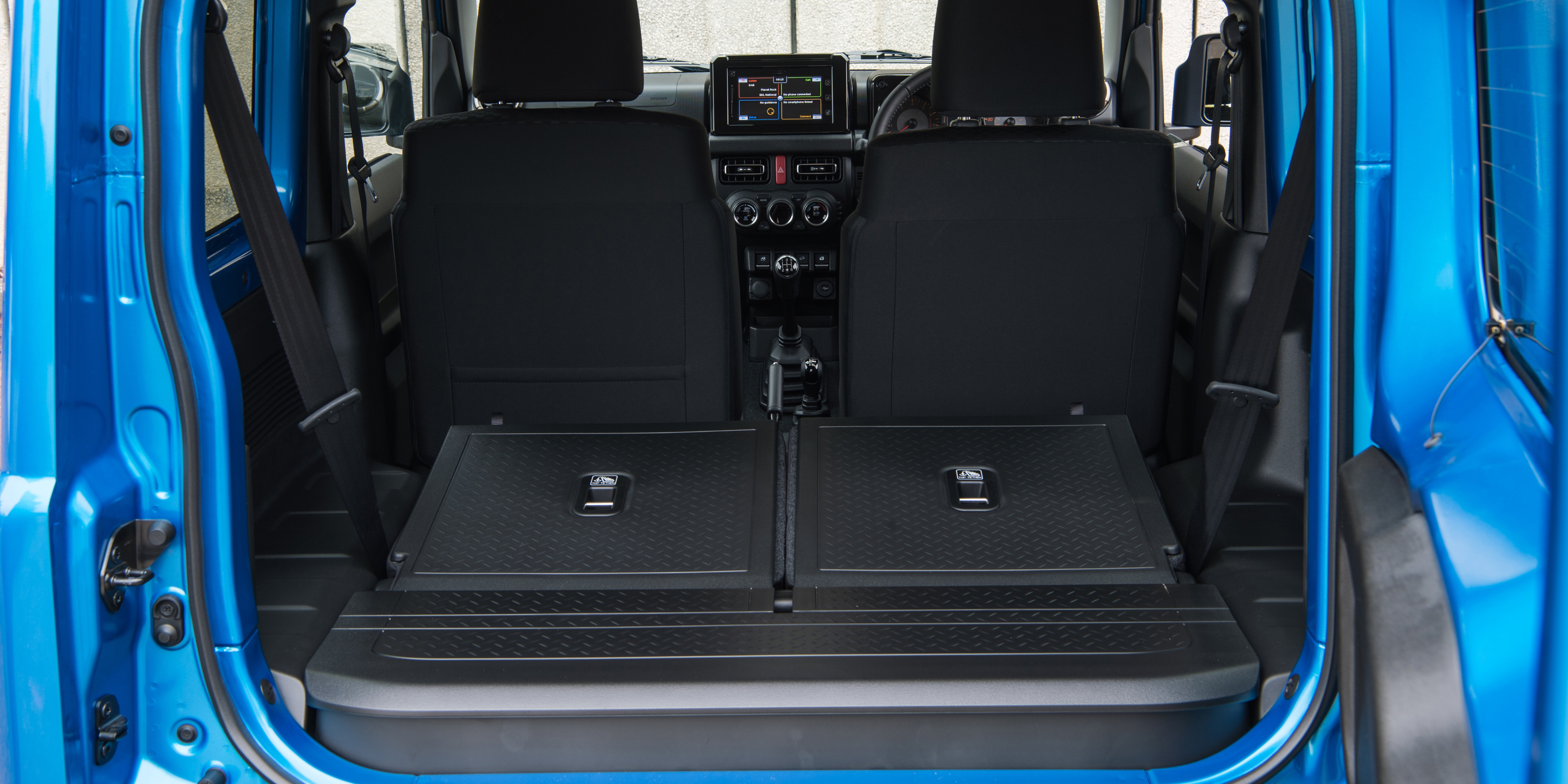 Suzuki Jimny Review 2024 | Drive, Specs & Pricing | Carwow