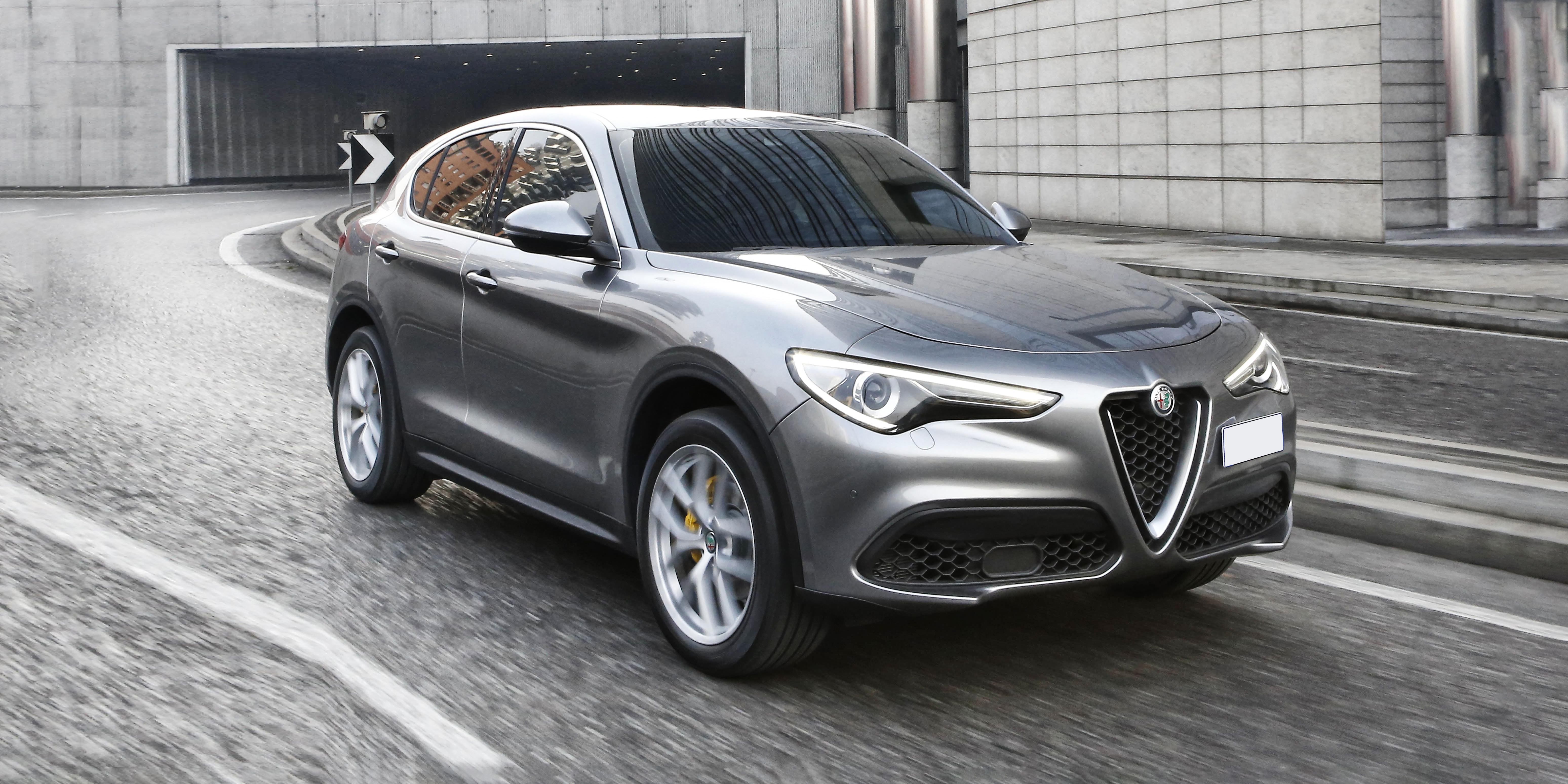 Alfa Romeo Stelvio Review | carwow
