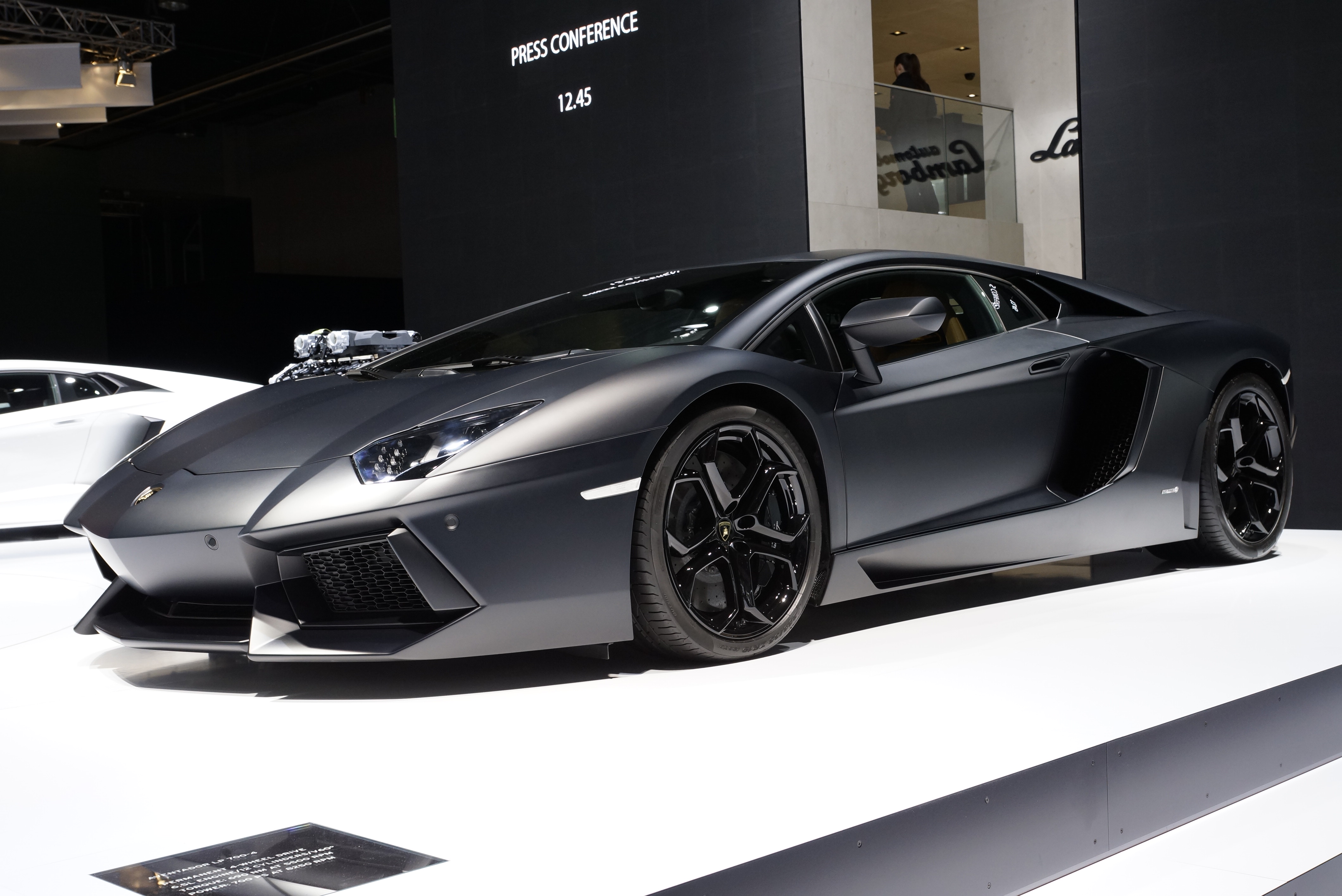 Lamborghini Aventador Review | carwow
