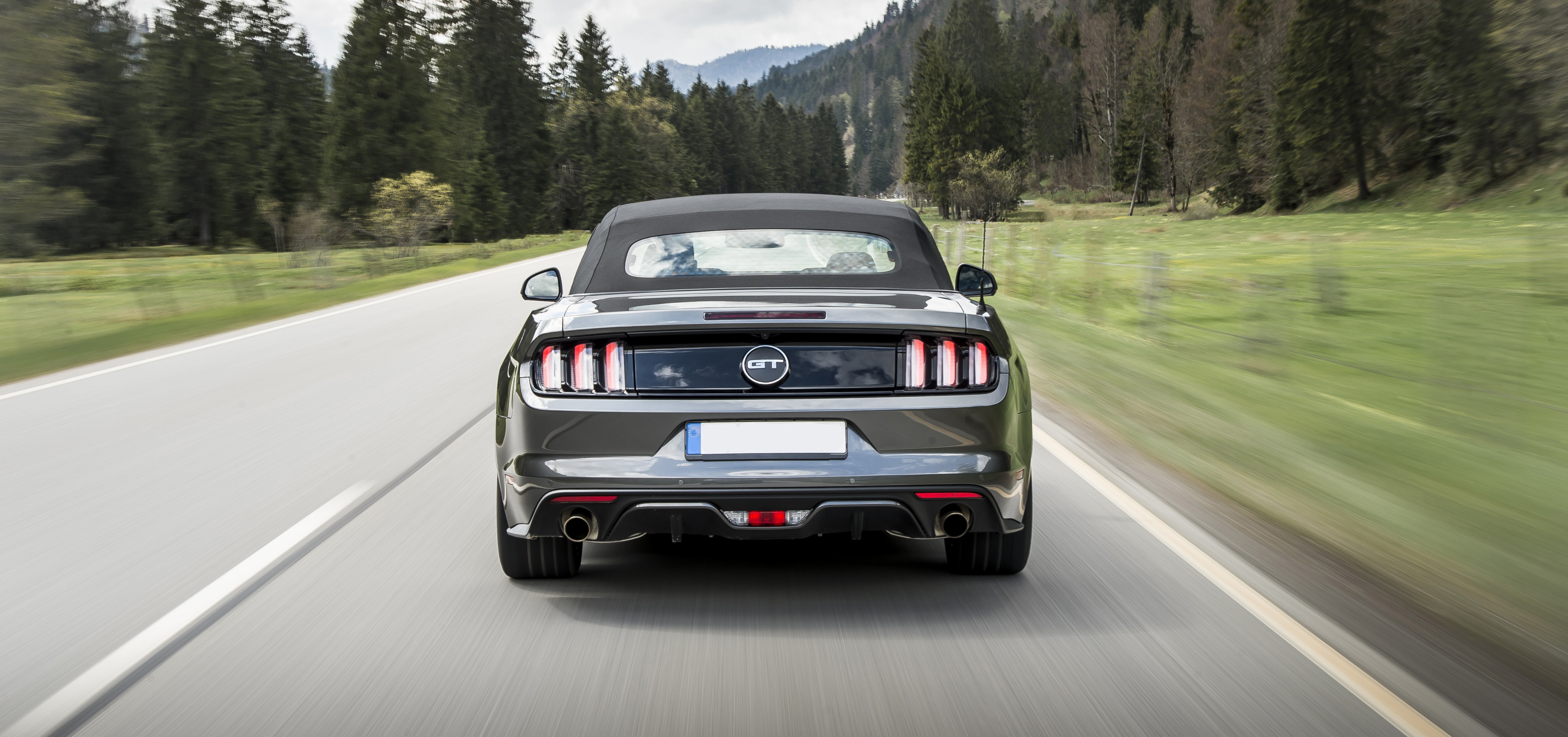 Ford Mustang Convertible Review | carwow