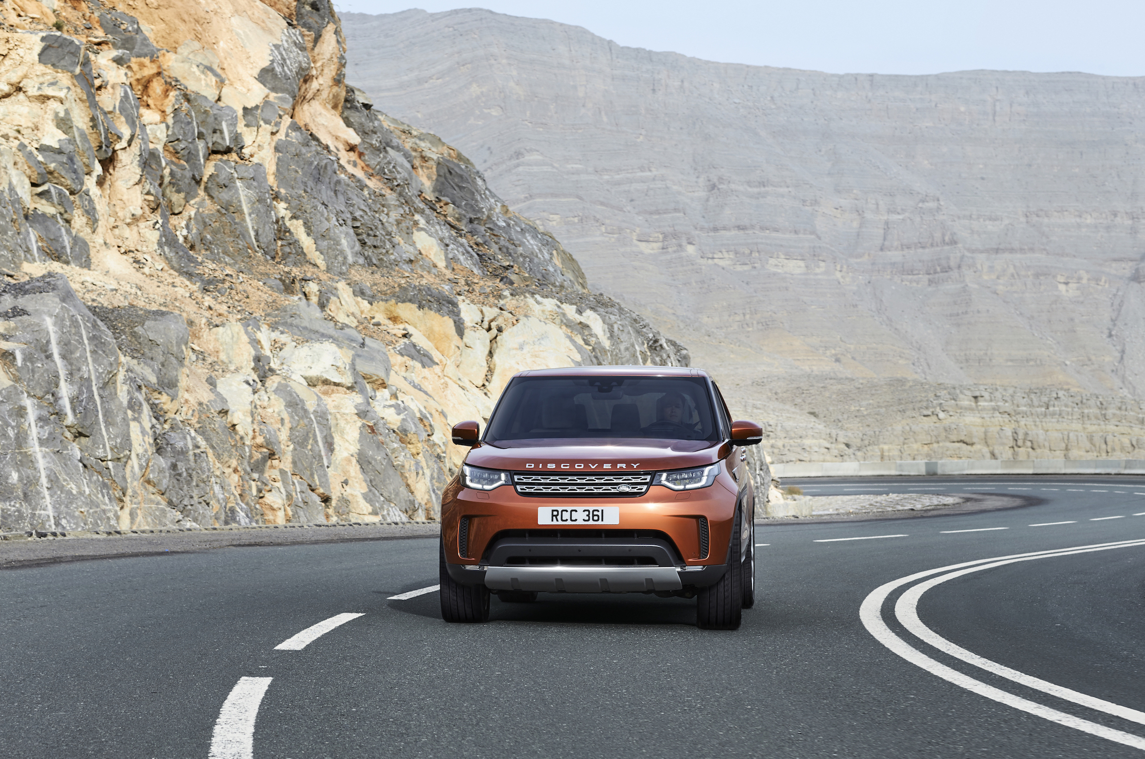 Land Rover Discovery Review | carwow