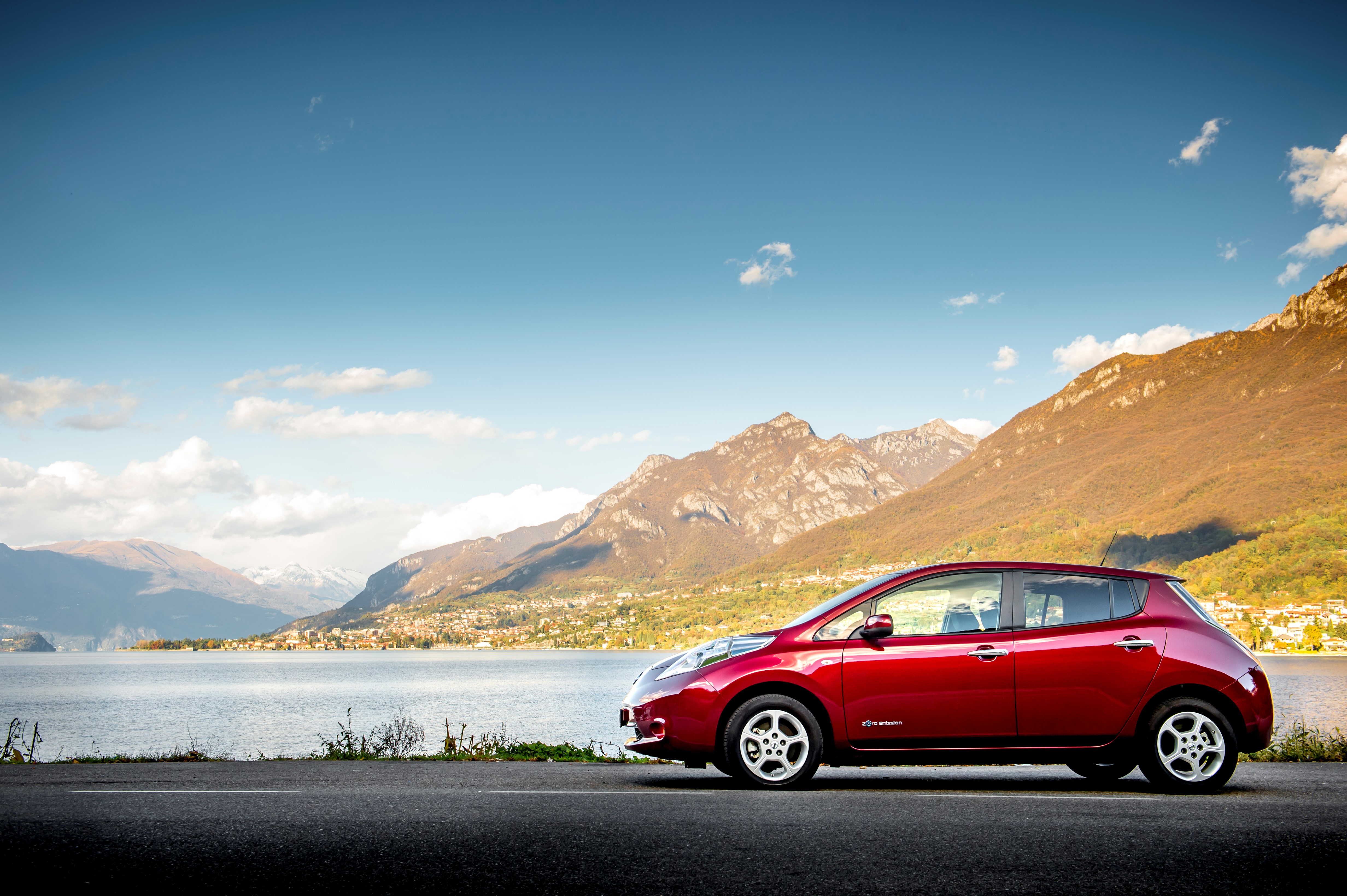 New Nissan Leaf 2011 2017 Review Drive Specs Pricing Carwow