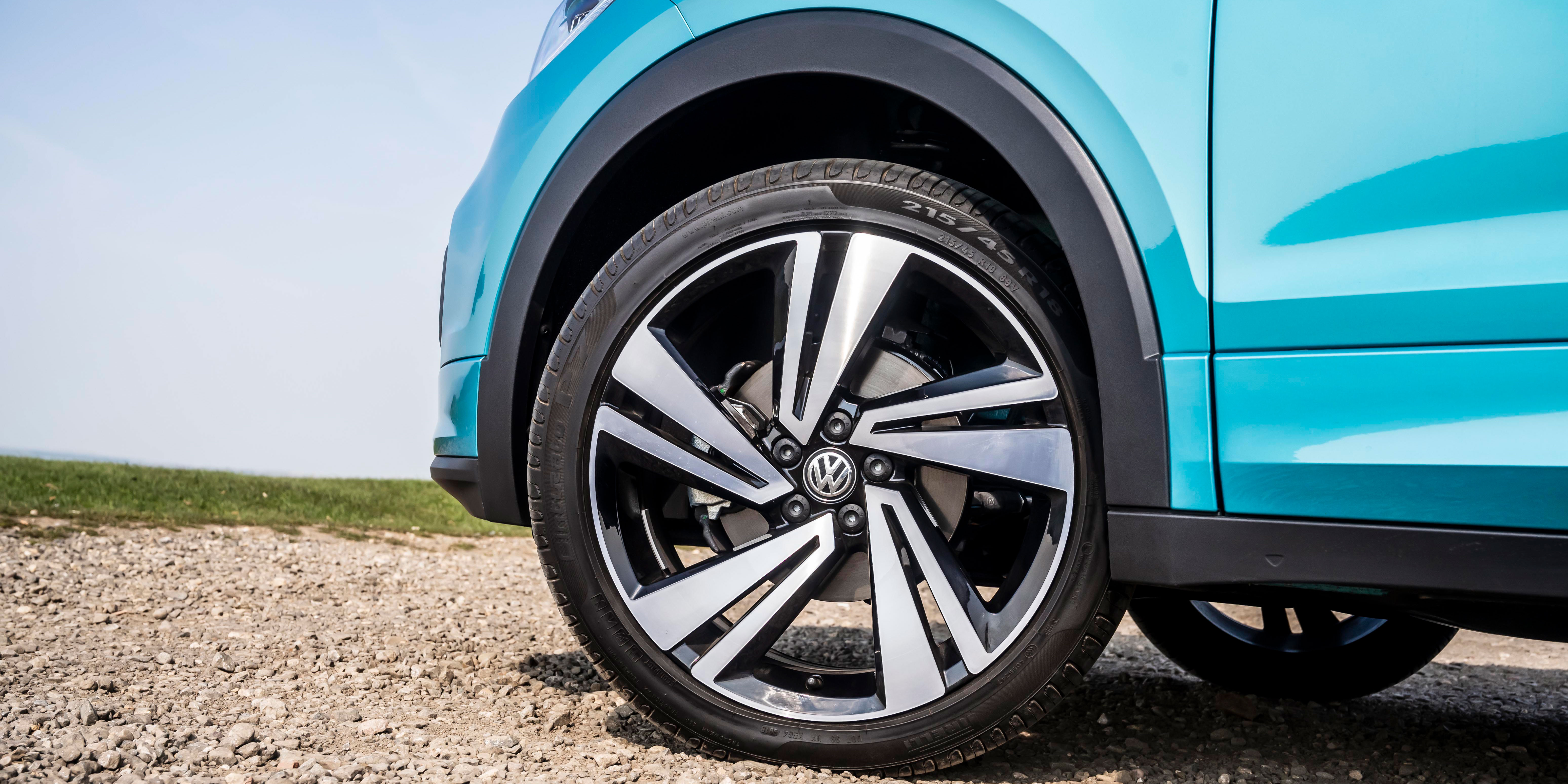 Volkswagen T-Cross Review 2022 | Drive, Specs & Pricing | carwow