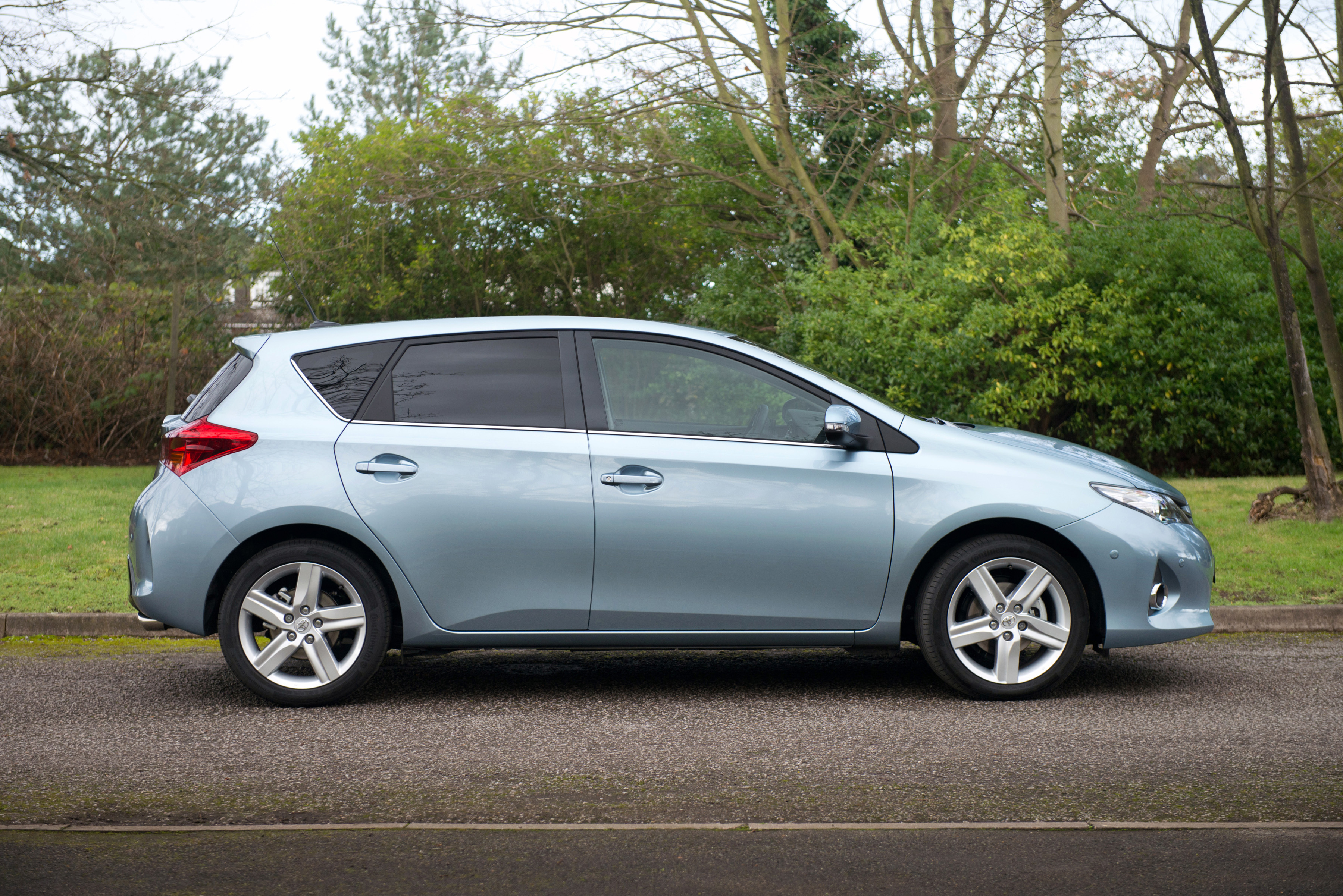Toyota Auris Review | carwow