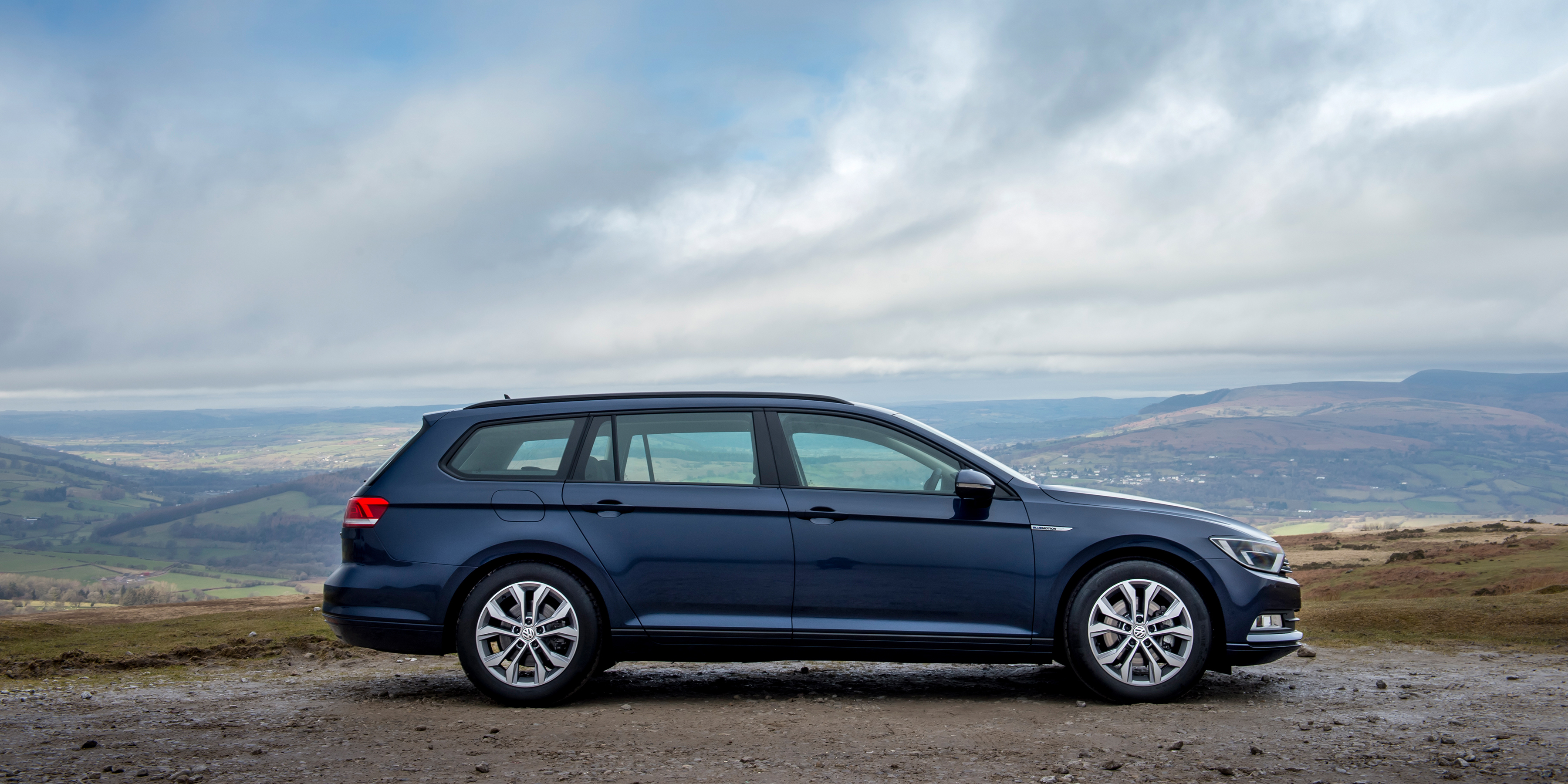 Volkswagen Passat Estate Review | carwow