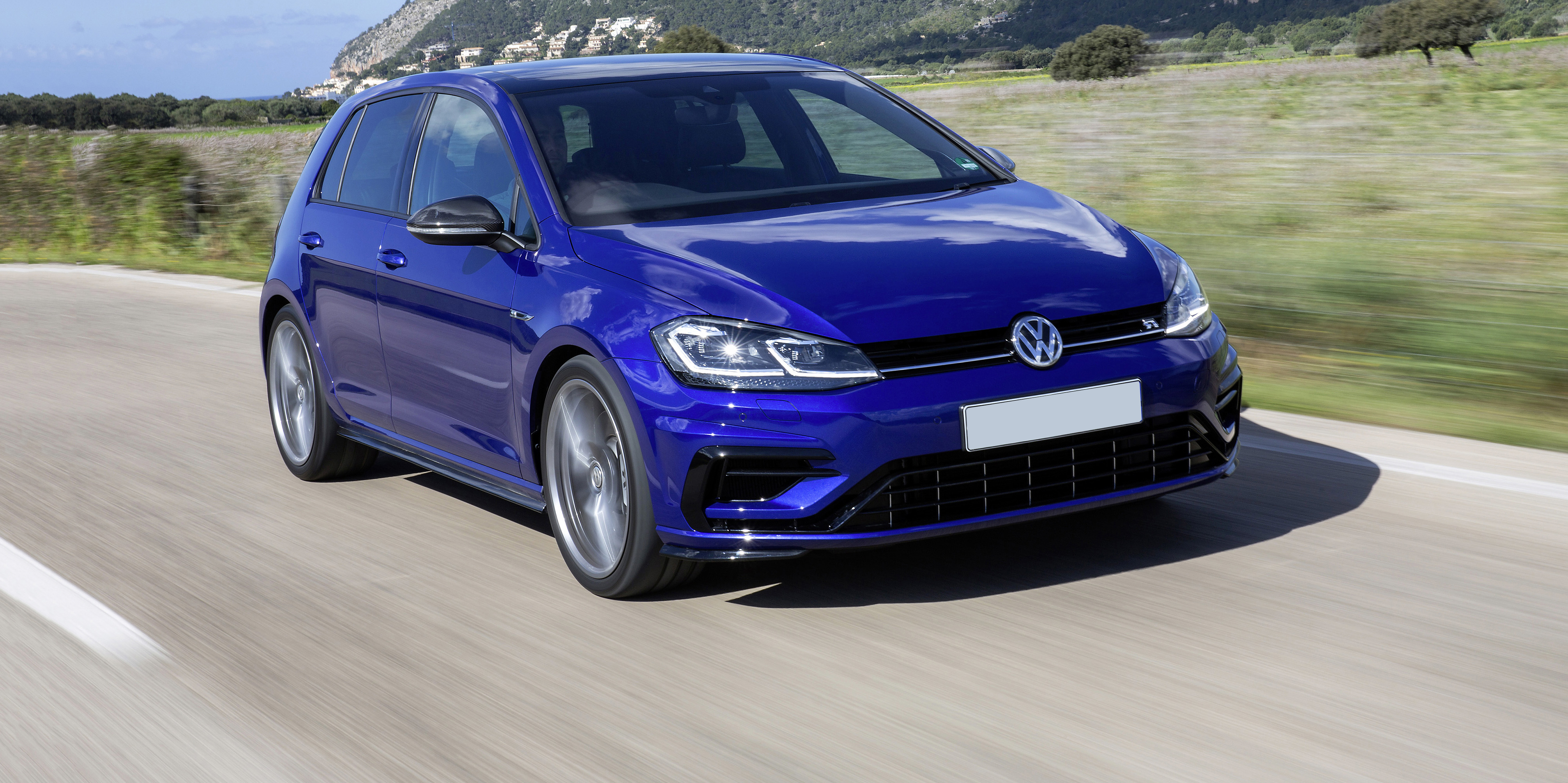 Volkswagen Golf R Review | carwow