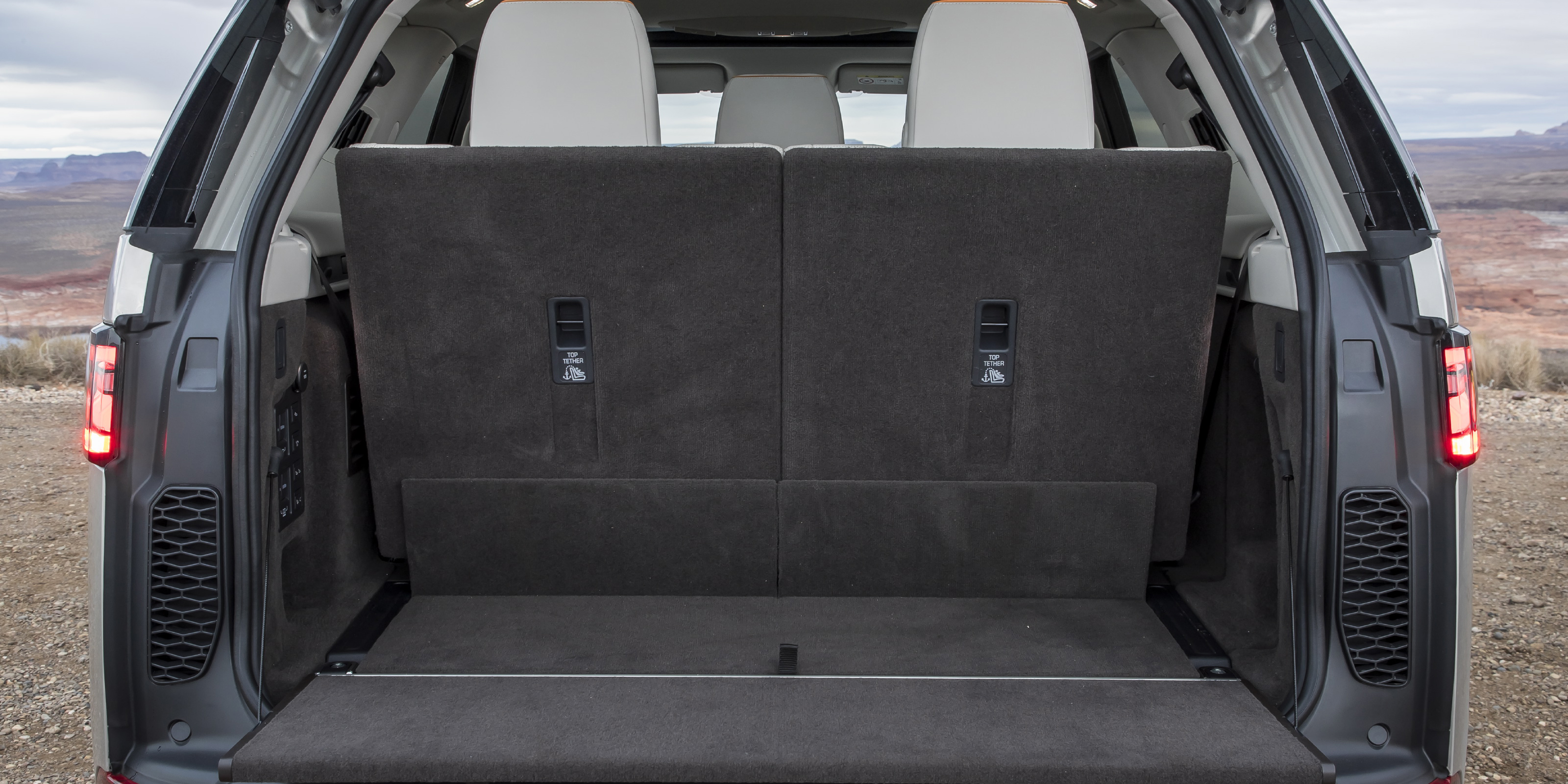 Land Rover Discovery Review | carwow