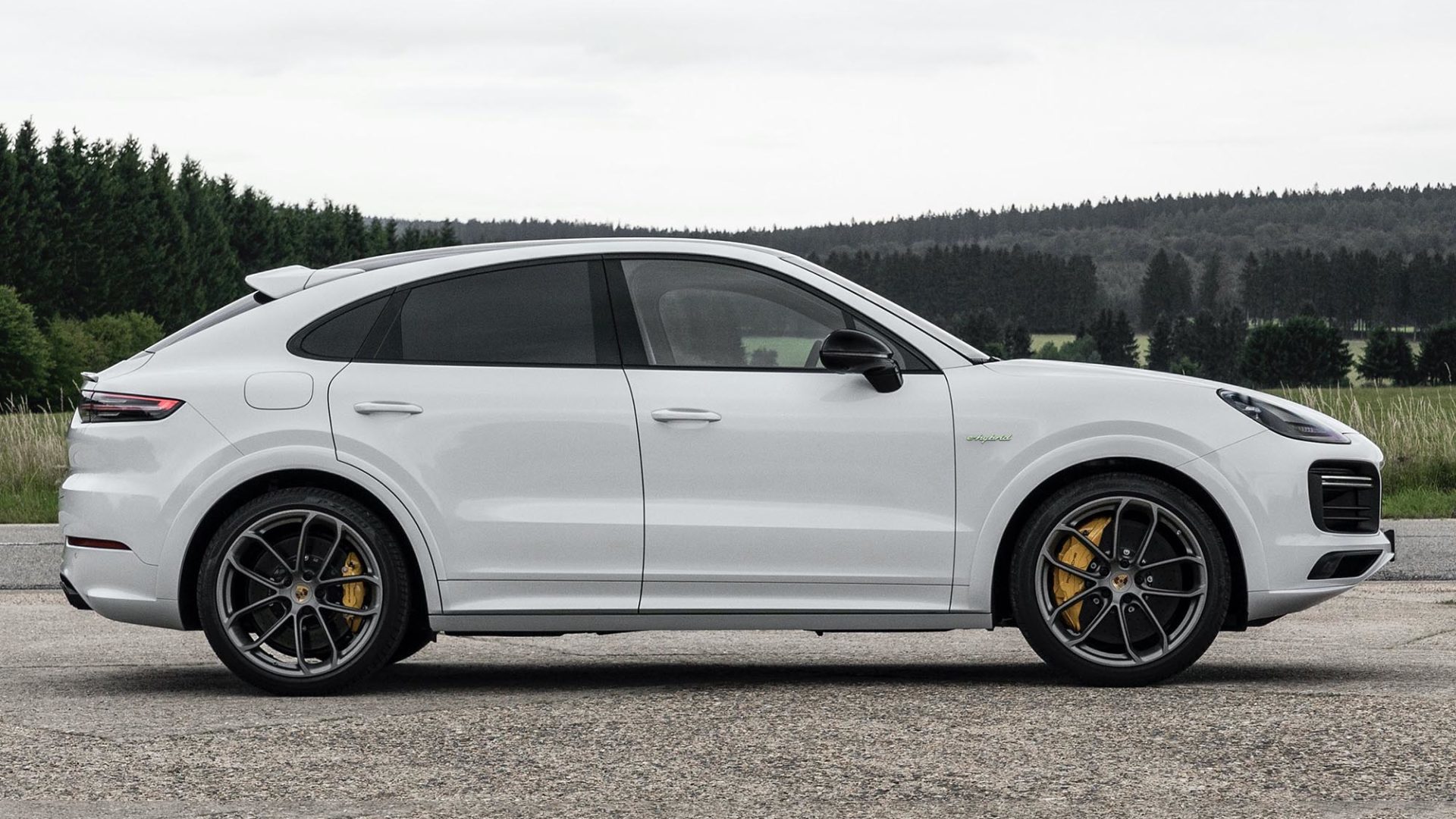 New Lamborghini Urus Hybrid spotted: everything we know so far | carwow